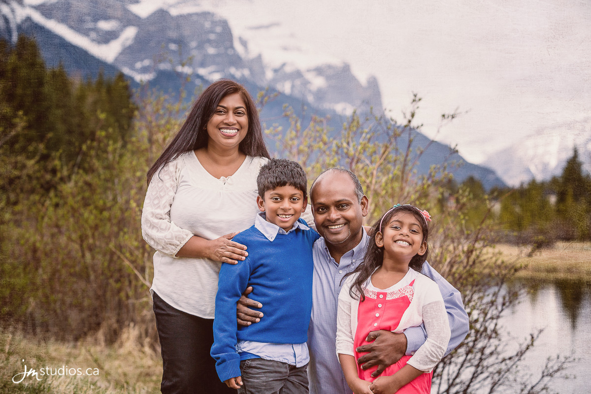 The Guna’s Family Photos at Spring Creek in Calgary