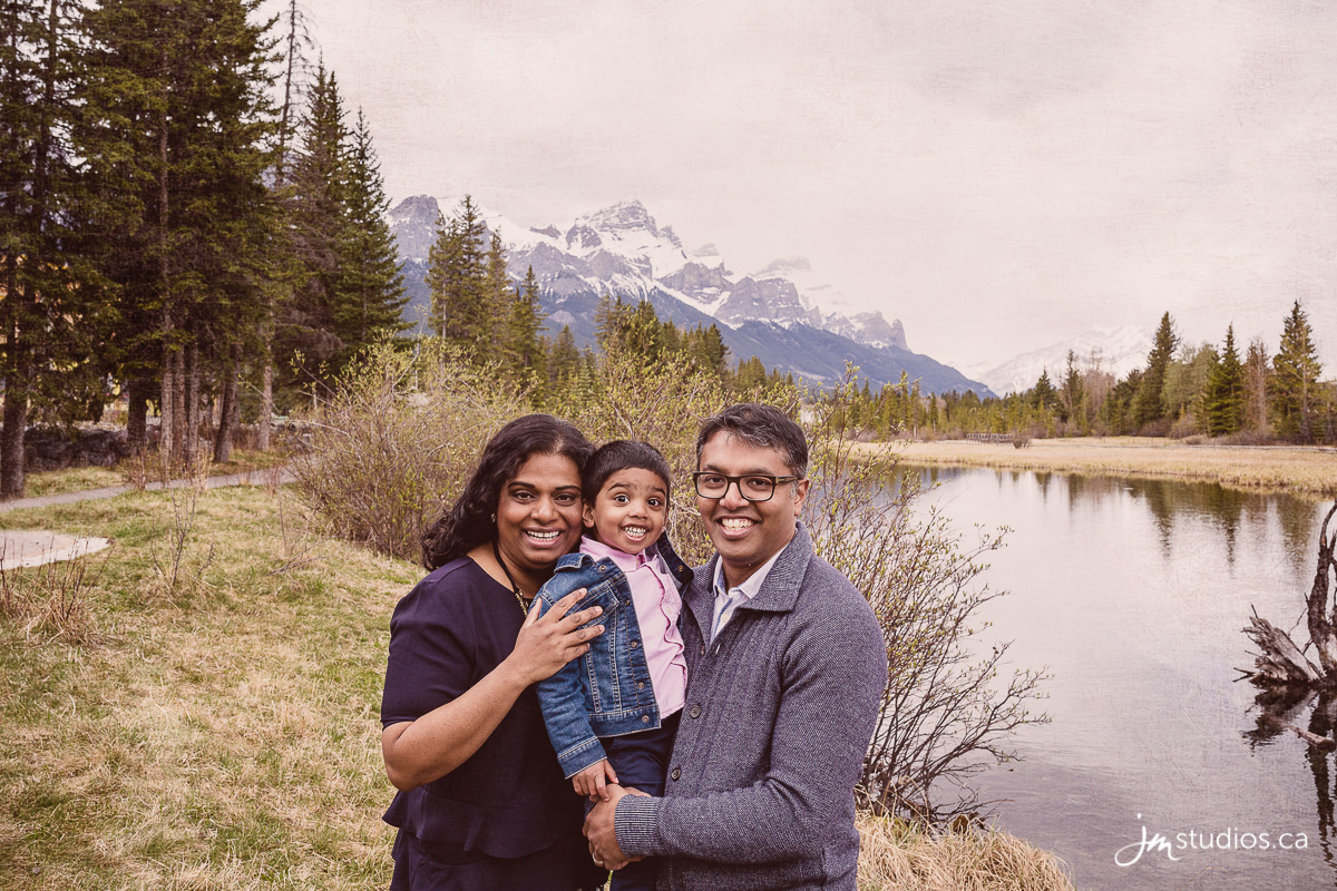 The Guna’s Family Photos at Spring Creek in Calgary